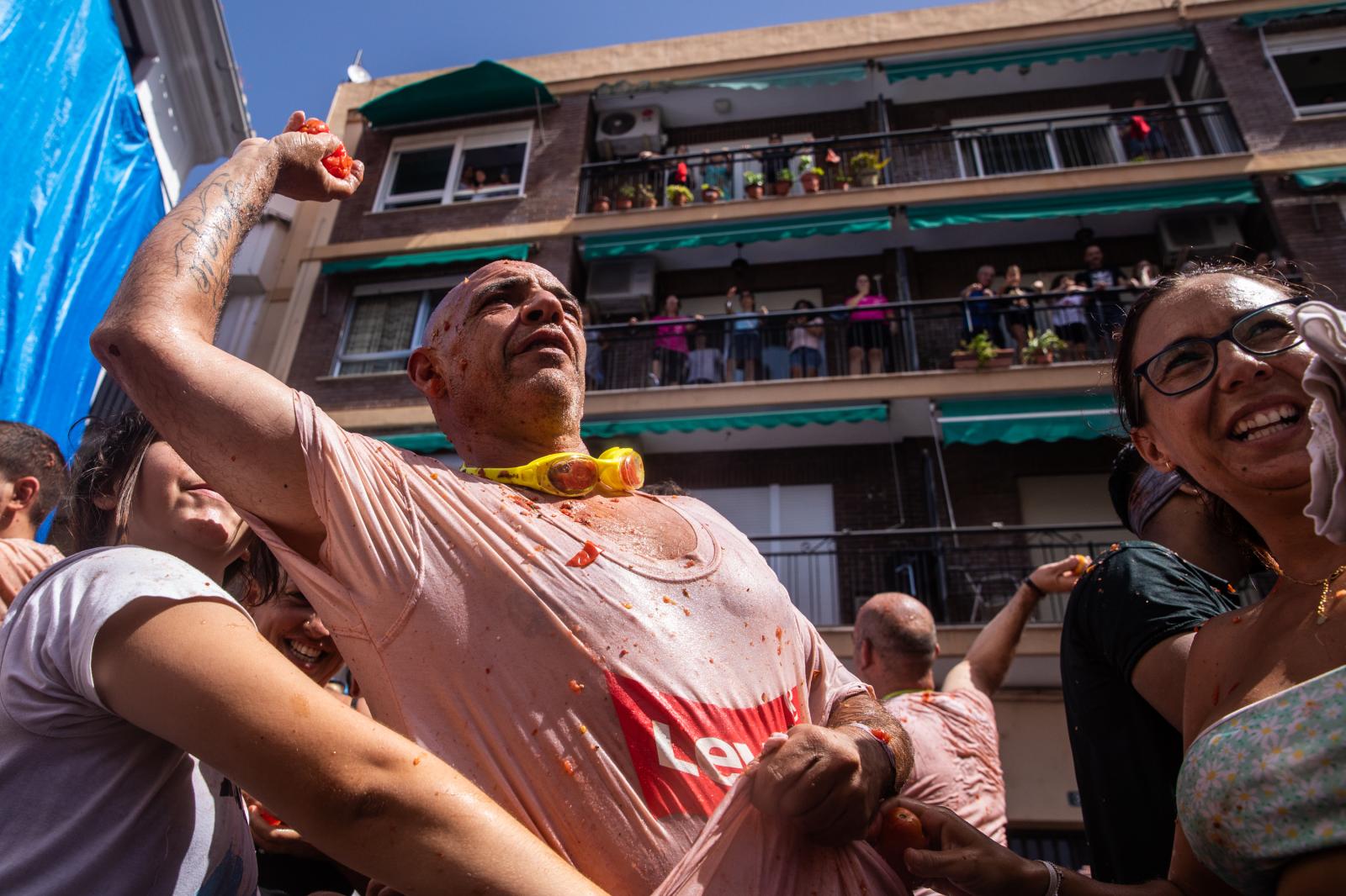 Spain's Tomato Throwing Festival Returns After Covid Hiatus For The ...