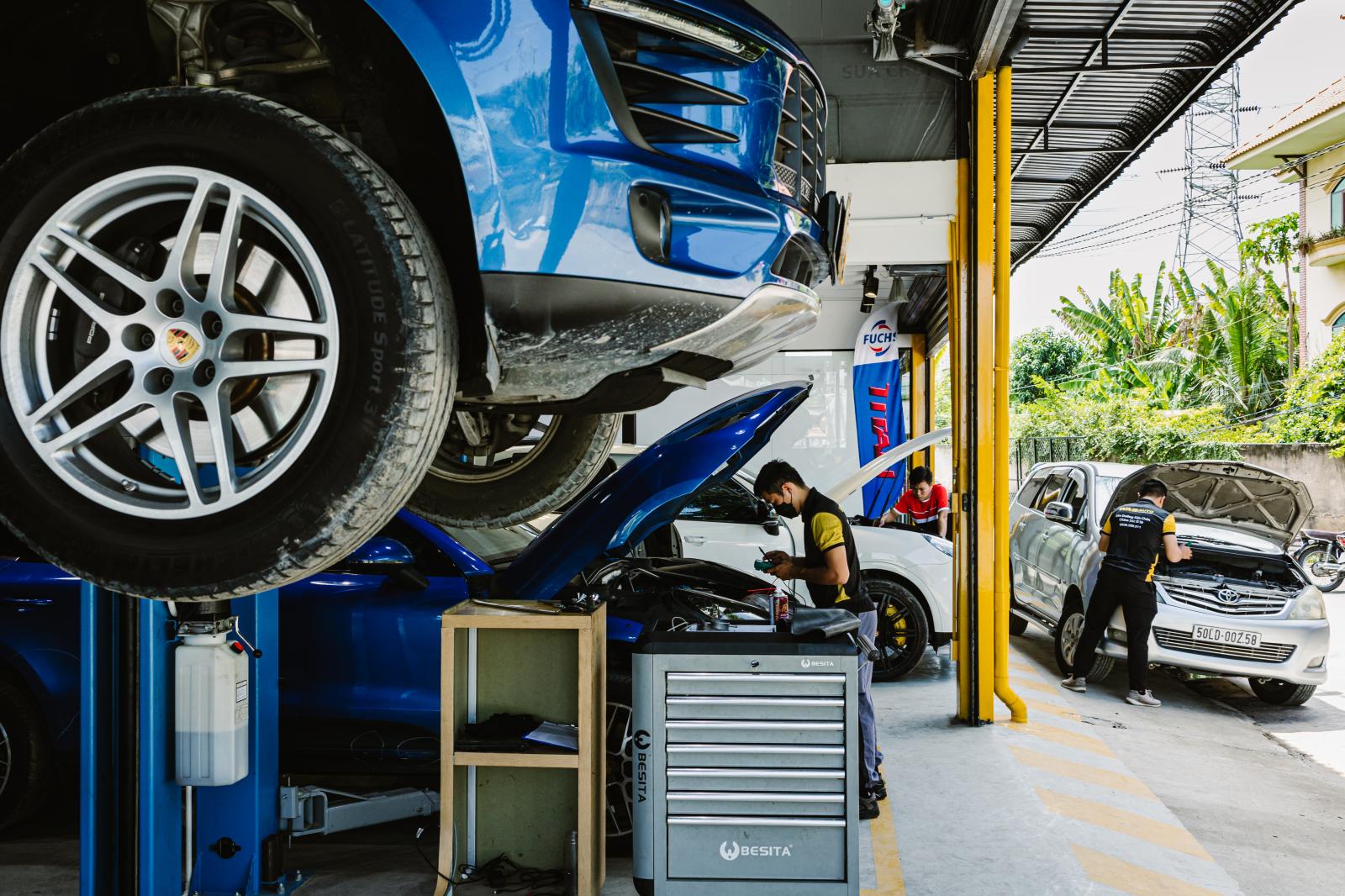 Supercars recharged - A day at a professional car workshop by Thong Vo