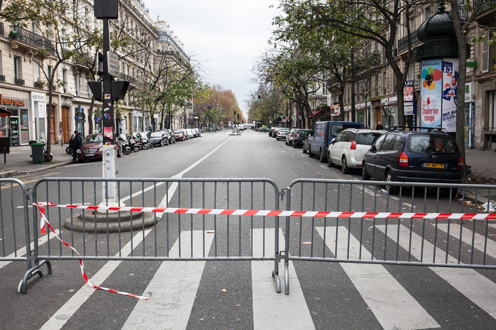 Paris under siege - CESAR DEZFULI