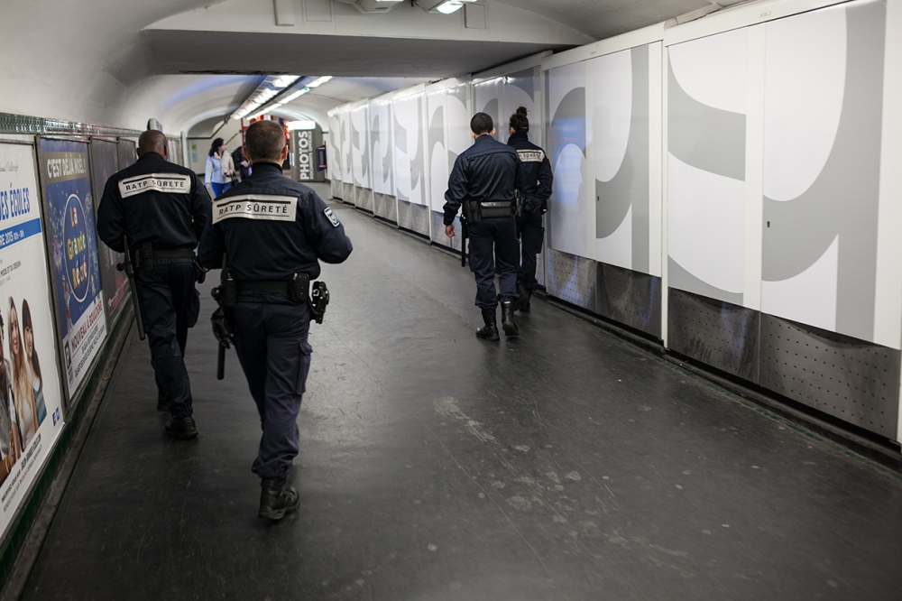 Paris under siege - CESAR DEZFULI