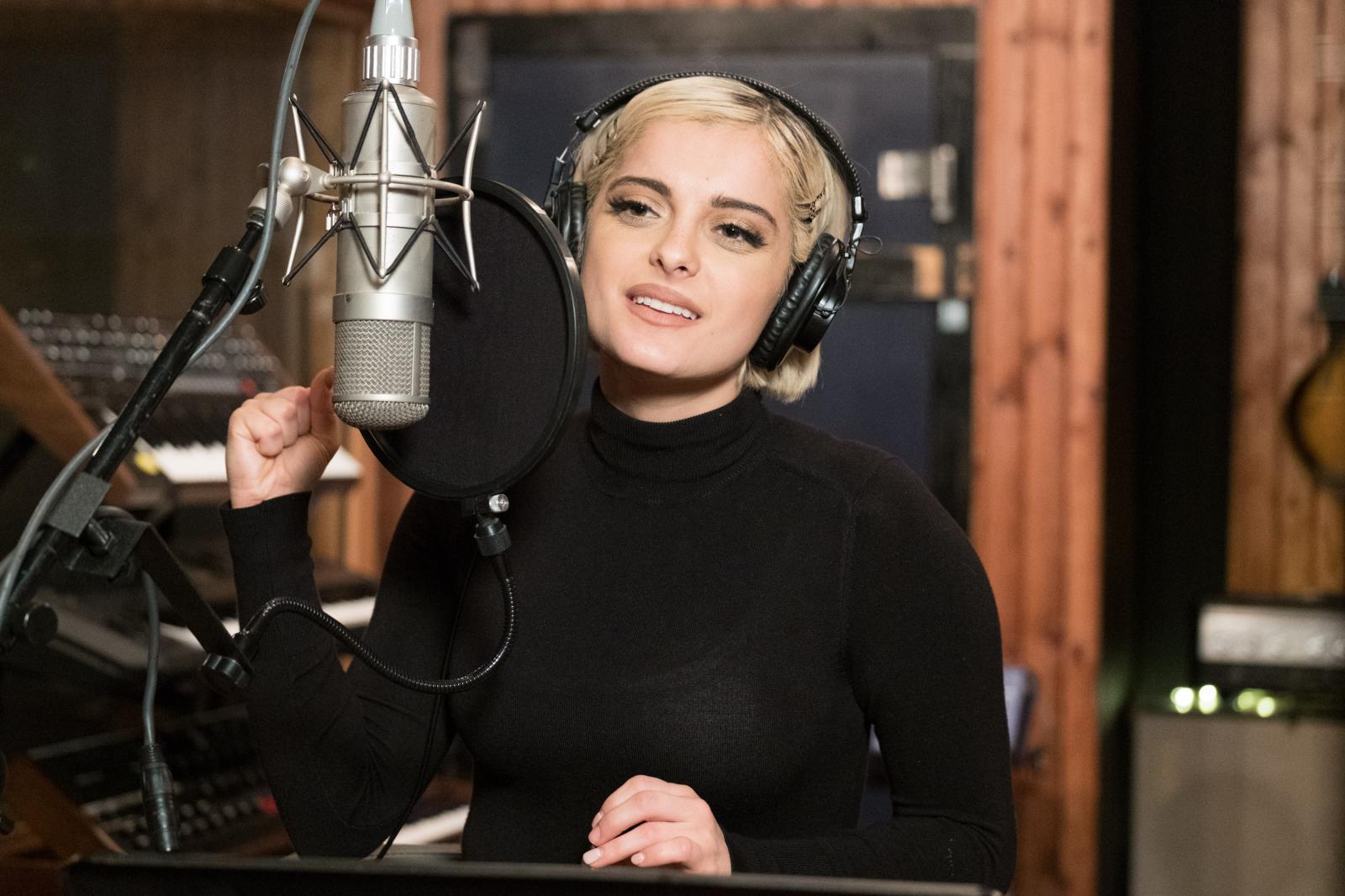 On Set - Hannah Kozak