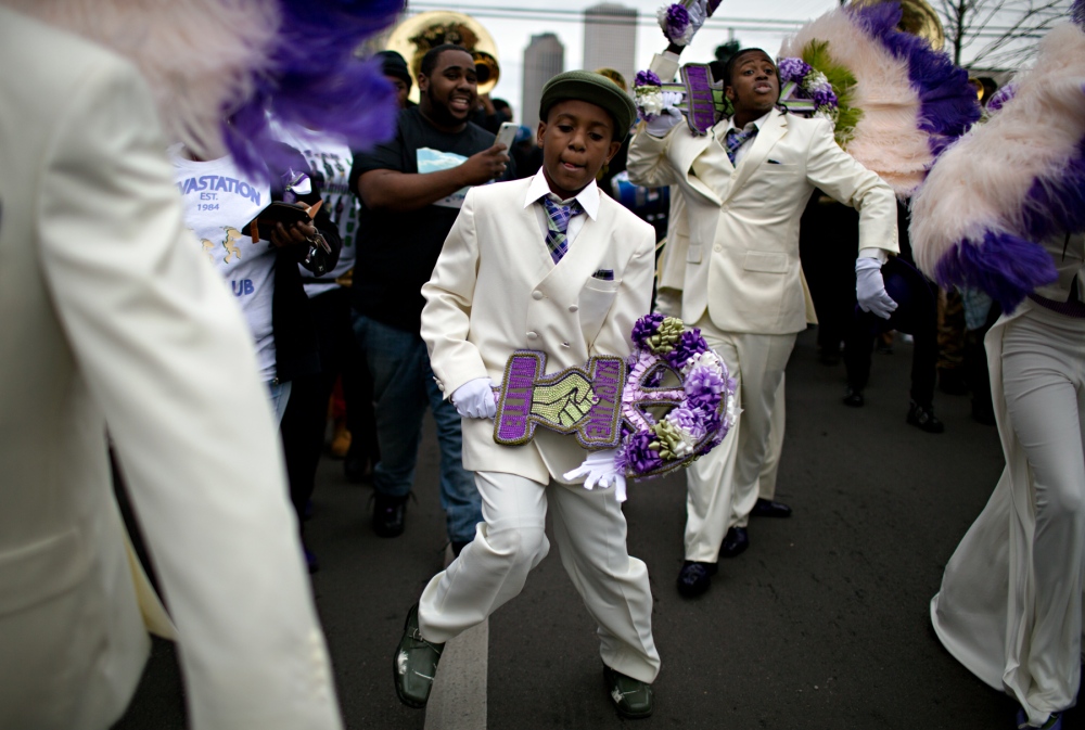 Second Line parade in new orleans louisiana photogopraphs nima taradji ...