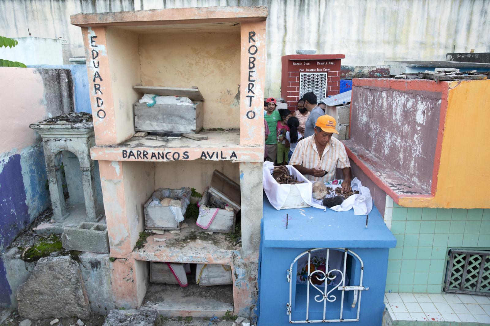 CHOO BA'AK • The Mayan bone cleaning ritual in Pomuch, Mexico. by ...