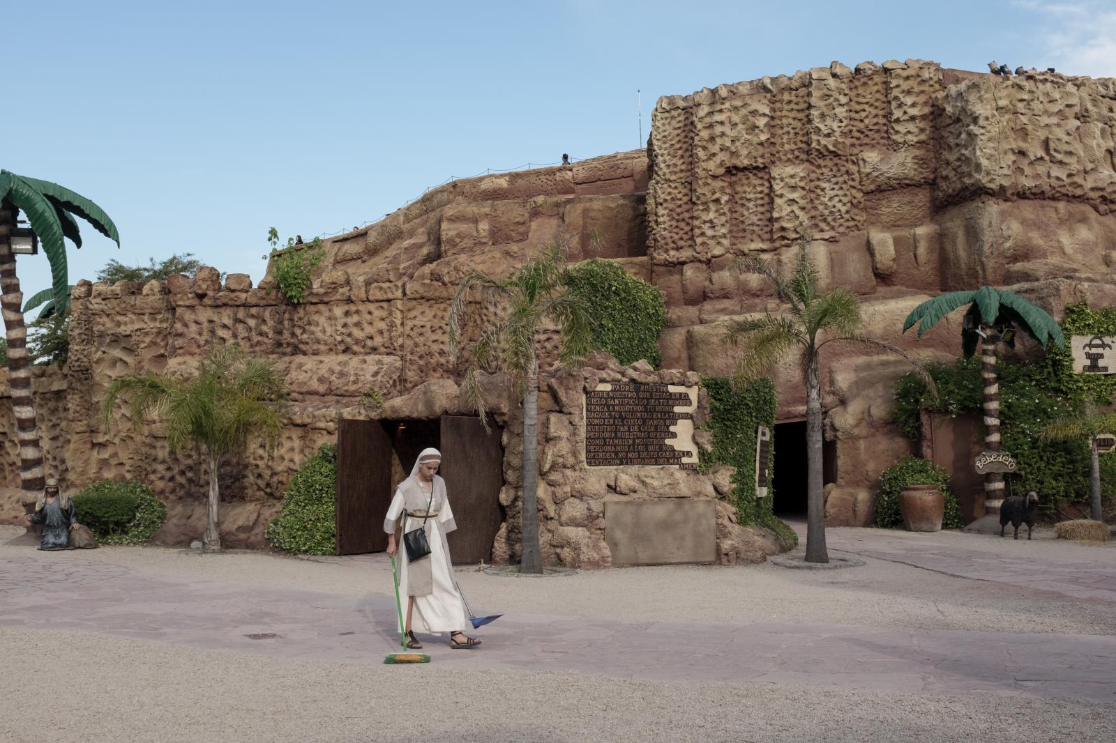 Tierra Santa - Erica Canepa