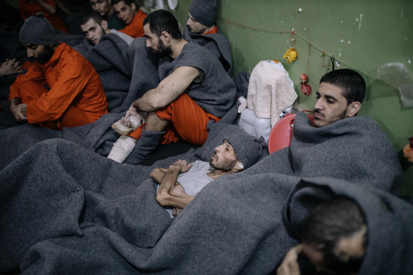 La mort lente de Daesh (Le Monde) by Laurence Geai