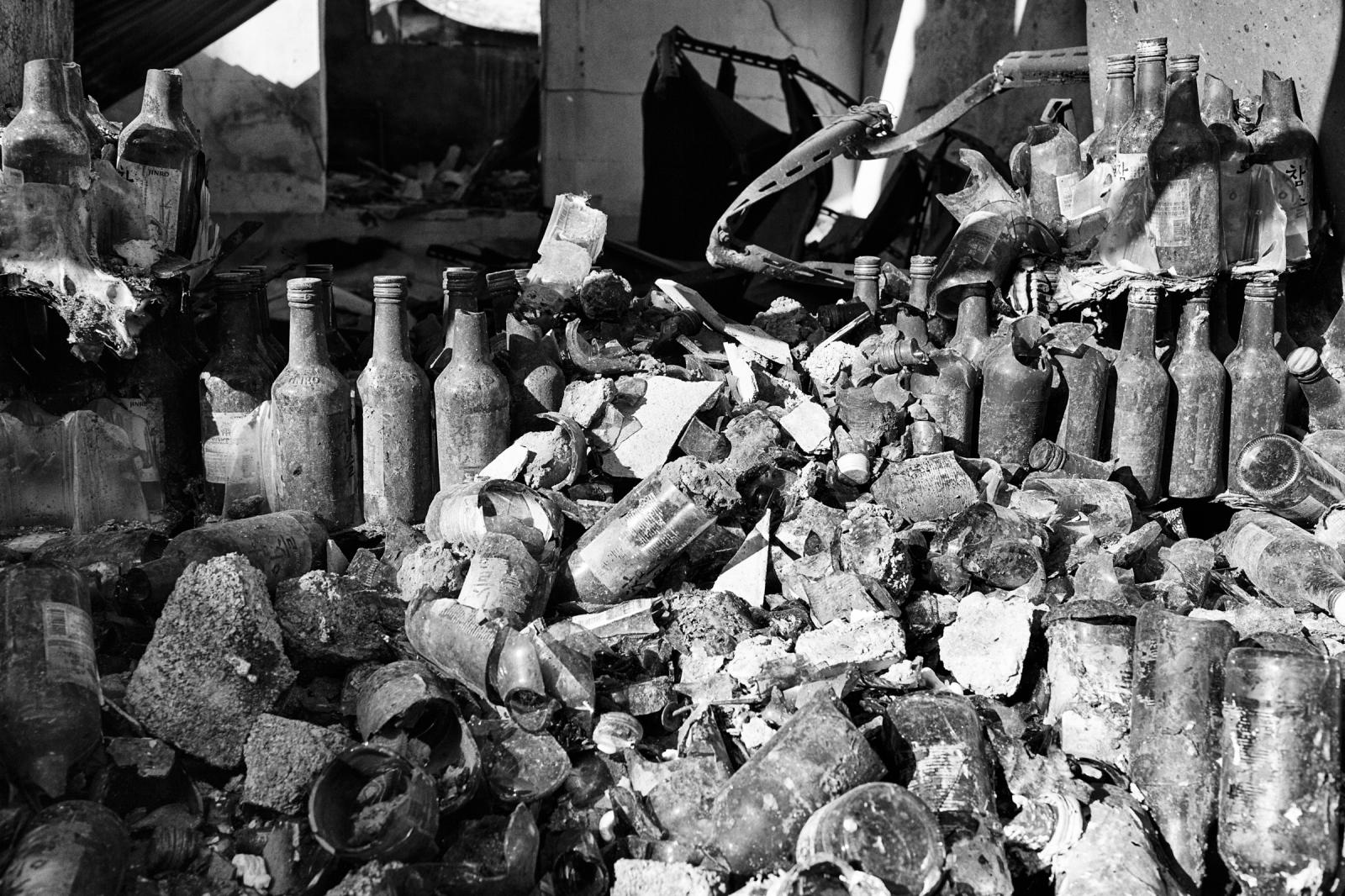 The Bombardment of Yeonpyeong - Photojournalist Shin Woong-jae